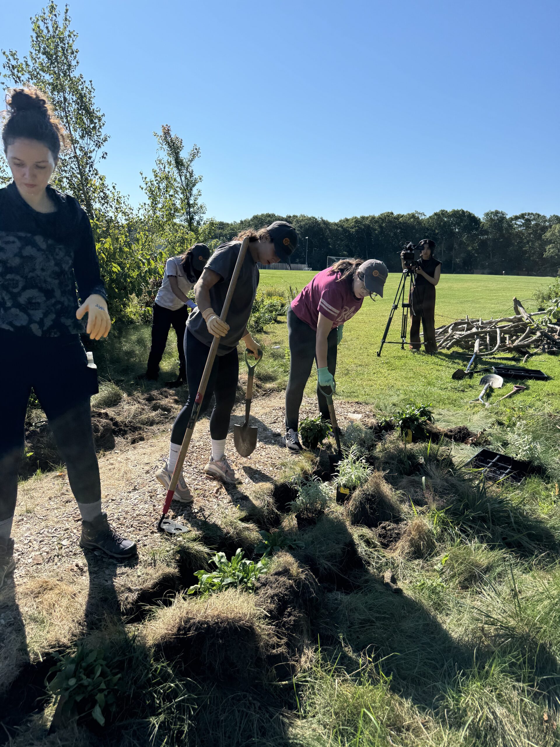 Student Stewardship Team Creates Teaching Garden – Barrington Land Trust